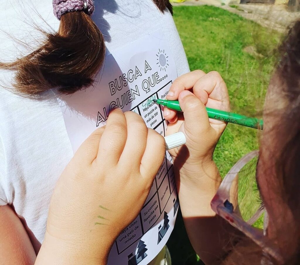 BUSCA A ALGUIEN QUE... - Aula en Juego